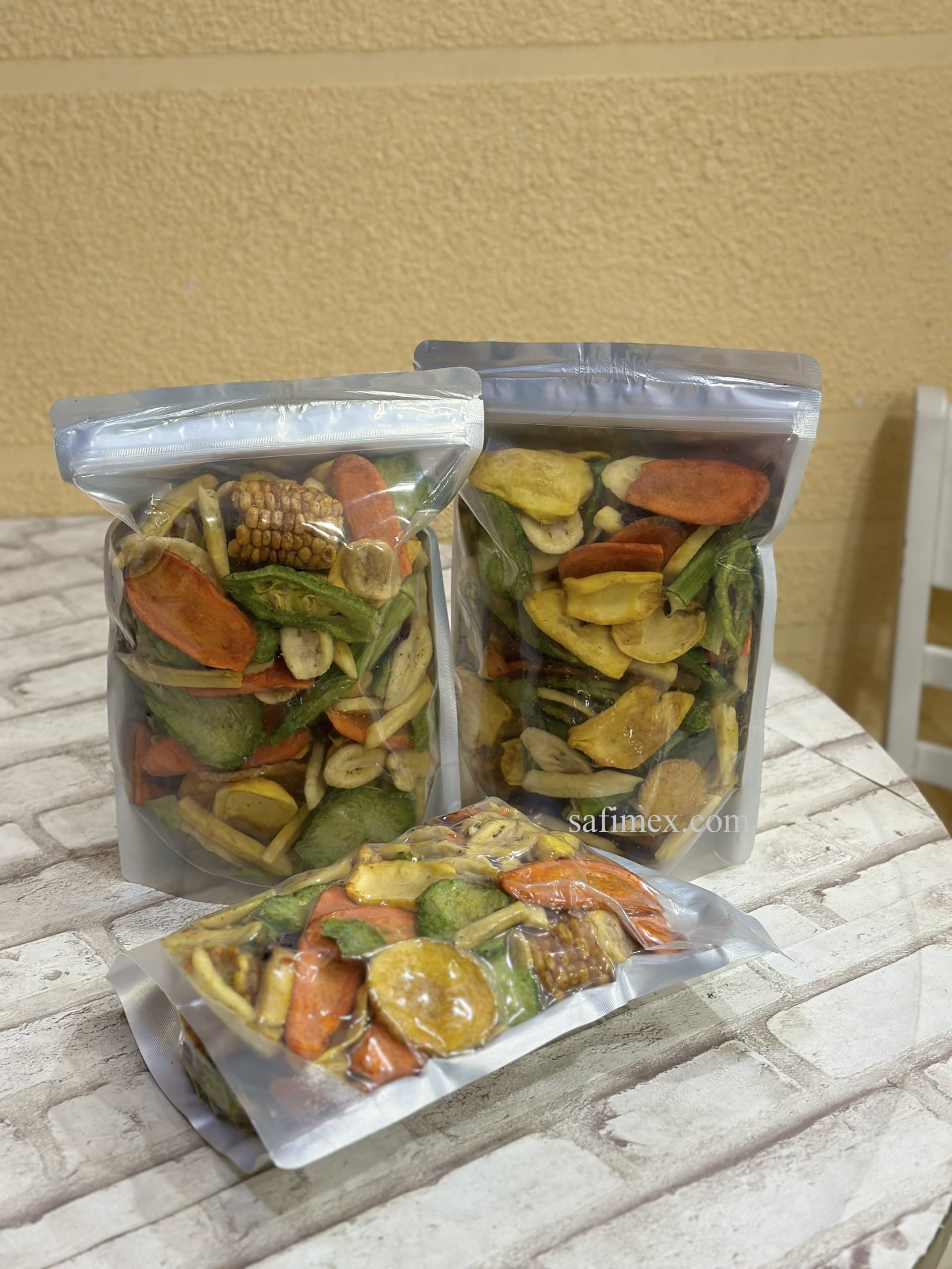 FRUITS AND VETABLES CHIPS MIXED INSTANT SNACK CHEAP PRICE FROM VIETNAM | tradekorea
