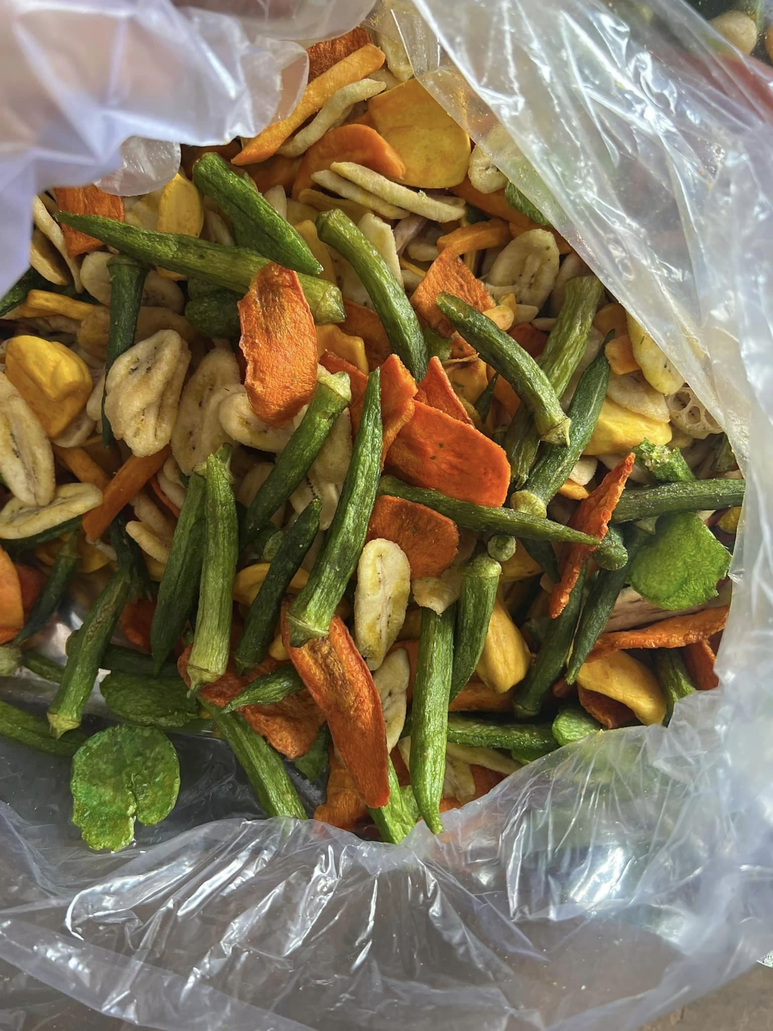 FRUITS AND VETABLES CHIPS MIXED INSTANT SNACK CHEAP PRICE FROM VIETNAM | tradekorea