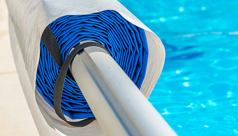 Blue tarp cover on a swimming pool | tradekorea
